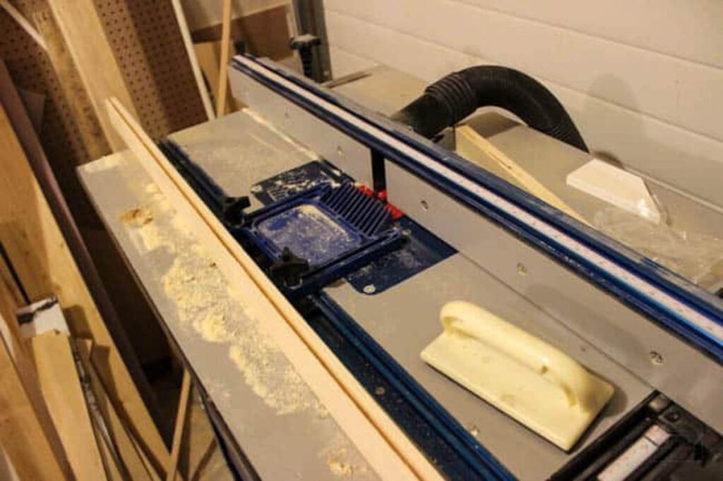 DIY Reversible Holiday Custom Wood Signs | Love Create Celebrate