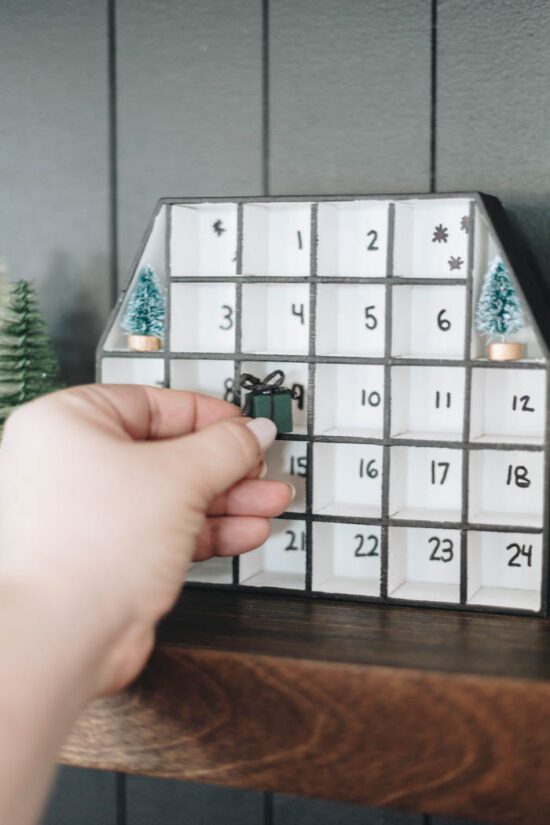 DIY Christmas Countdown Calendar - Lindi & Russ